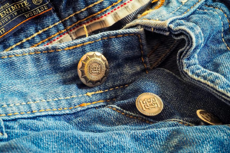 Gli errori più frequenti con i jeans che rovinano stile e comfort: cosa ...